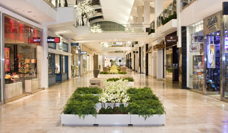 How Landscape Design Can Attract Shopping Mall Foot Traffic